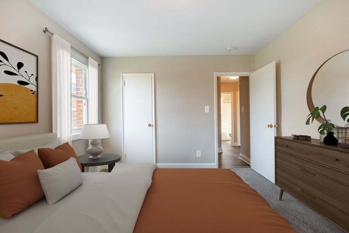 Bedford and Victoria Station Apartments - 1400 University Blvd E ...