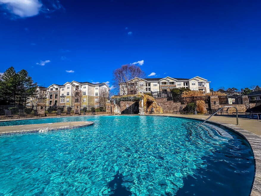 Collegiate Commons - 1407 Cunningham St Greensboro, NC 27401 ...