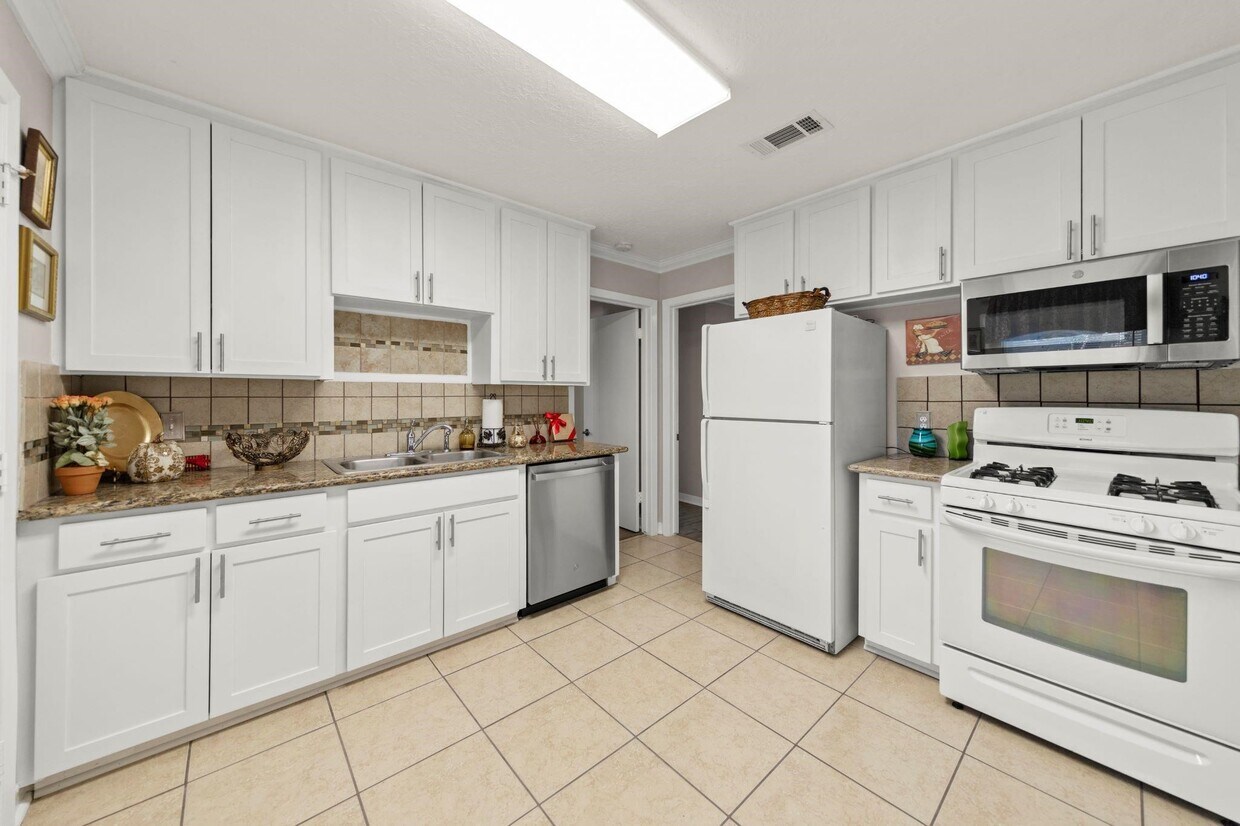 10128 Homestead Rd, Houston, TX 77016 - House Rental in Houston, TX ...