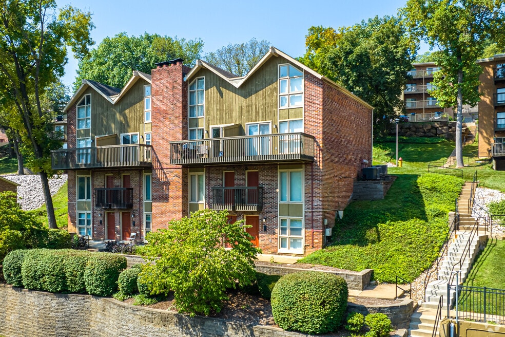 Apartamentos con carga de EV en Manhattan Heights, Des Peres, MO