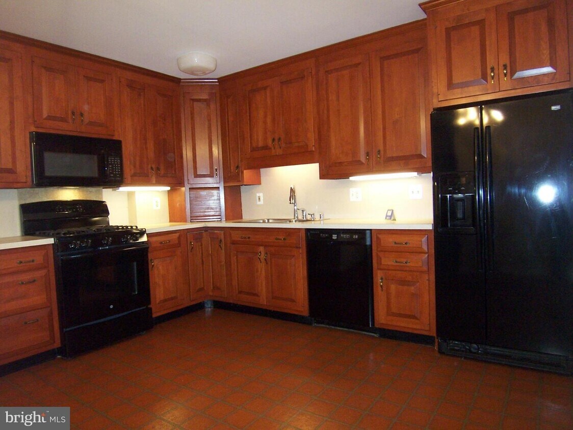 8500 Lakinhurst Ln, West Springfield, VA 22152 - Townhome Rentals in ...