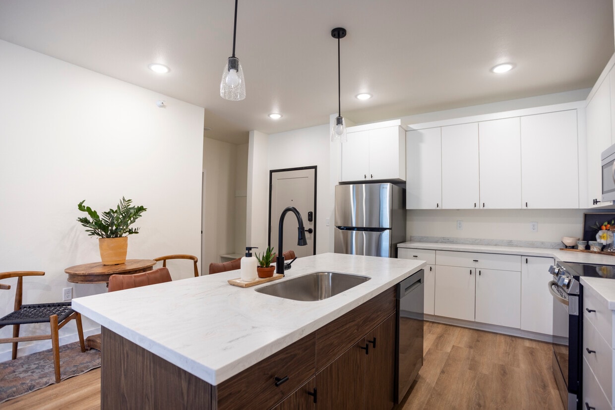 The Velthuis Apartments - 5120 S Rolling Green Ave Sioux Falls, SD ...