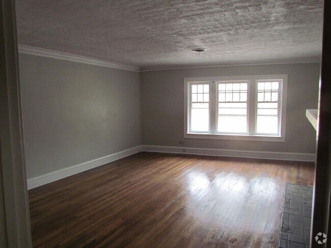 Duplex For Rent in Lakewood OH