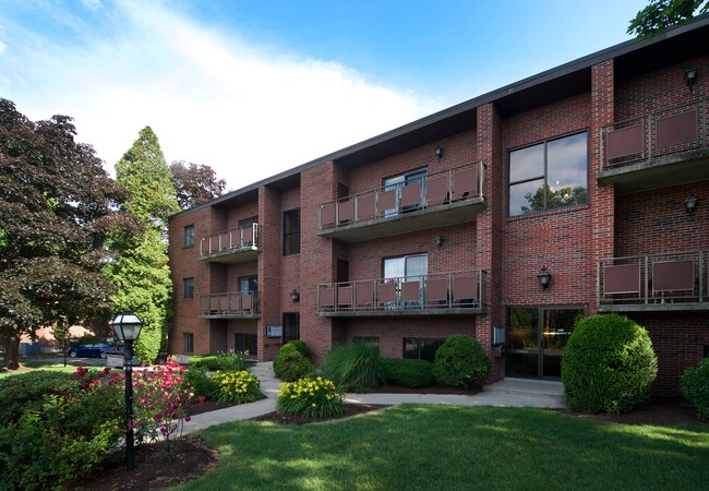 2 Bedroom Apartments for Rent under $2,900 in Needham MA | Apartments.com