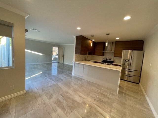 19050 Kittridge St, Reseda, CA 91335 - Townhouse for Rent in Reseda, CA ...