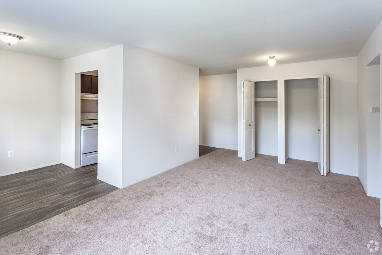 Cherokee Hills Apartments - 2750 Cherokee Dr Waterford, MI 48328 ...