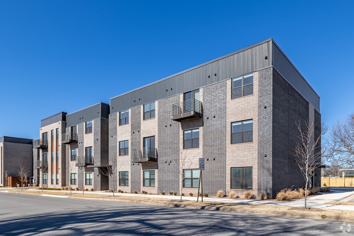 Big Emma Apartments - 627 Emma Ave Springdale, AR 72764 | Apartments.com