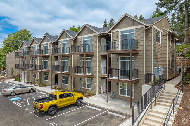 Cedar Hills Apartments for Rent with High Ceilings - Portland, OR ...