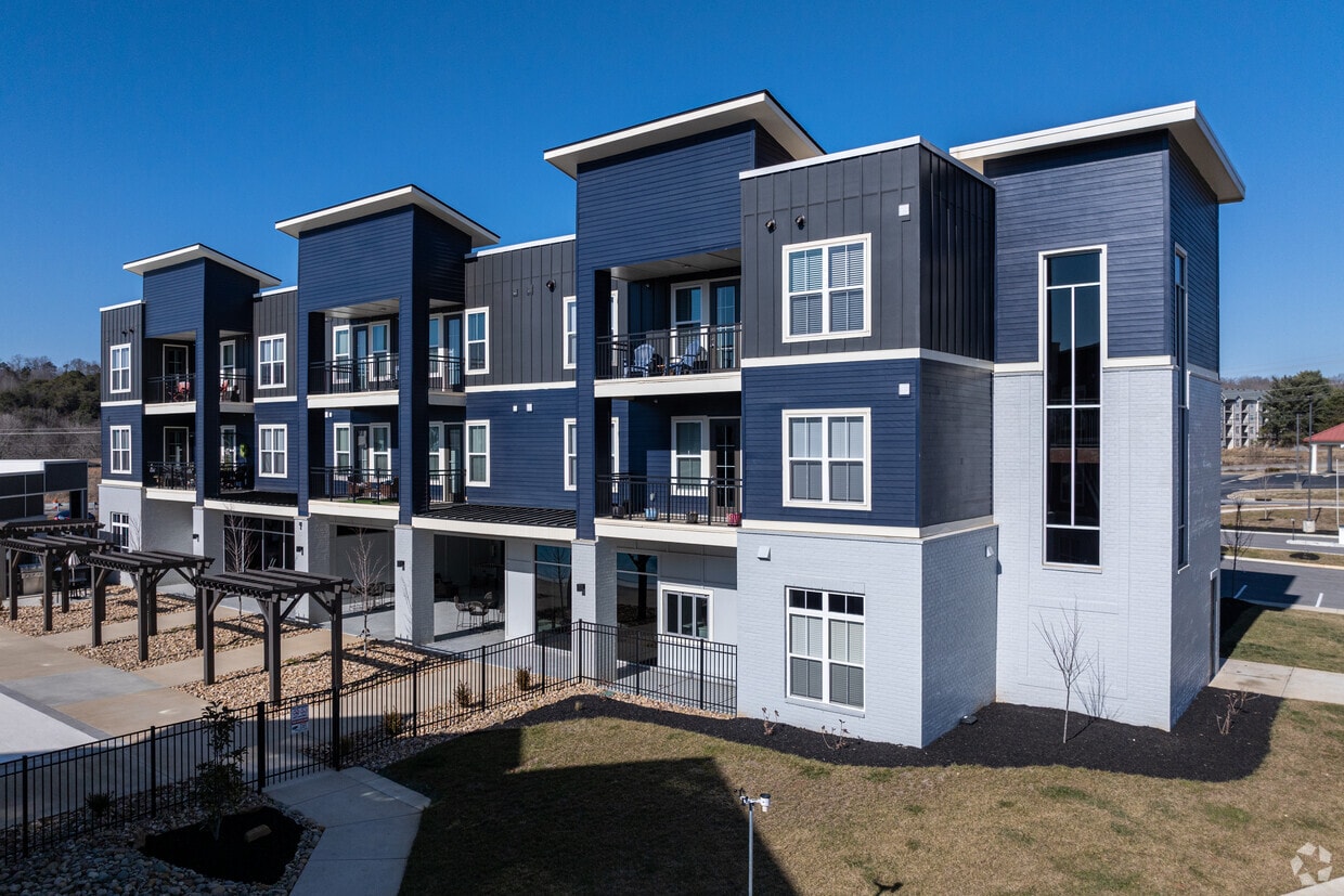 Topside 333 - 2139 Topside Rd Louisville, TN 37777 | Apartments.com