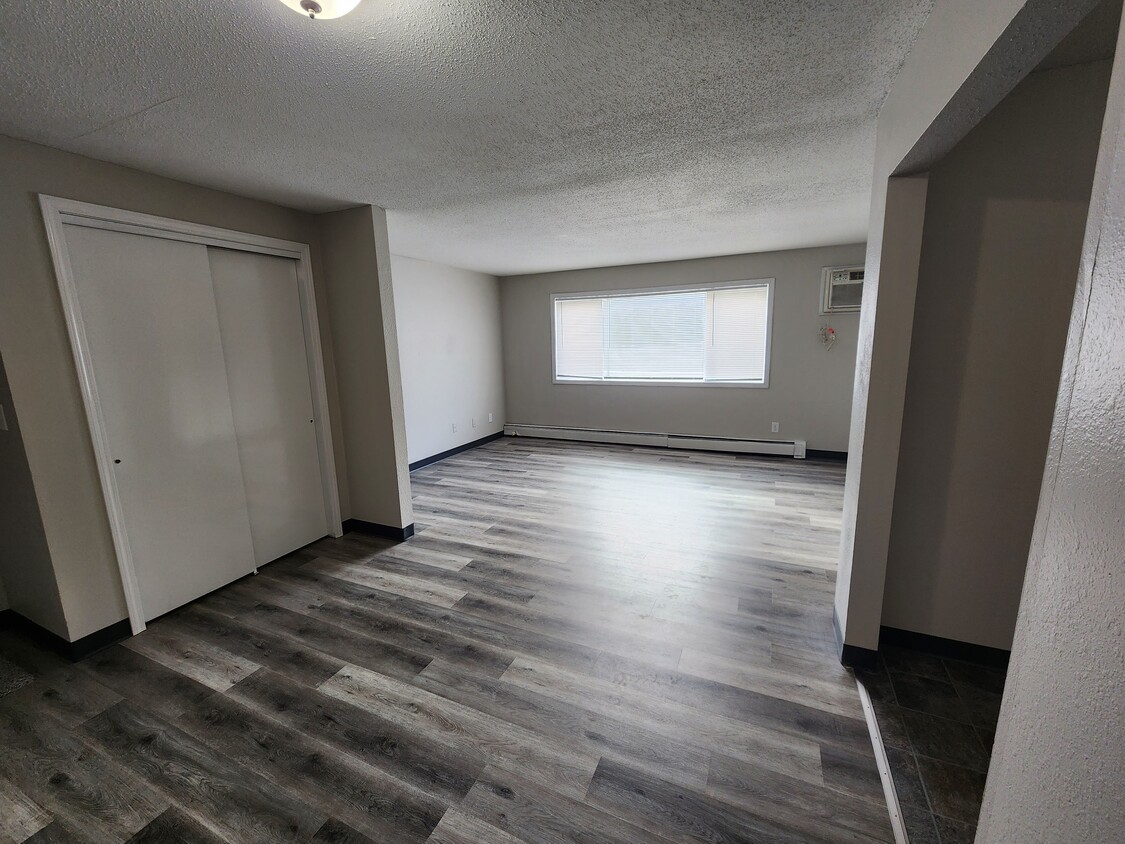 102 Oak St Unit #4, Hiawatha, IA 52233 - 102 Oak St Hiawatha, IA 52233 ...