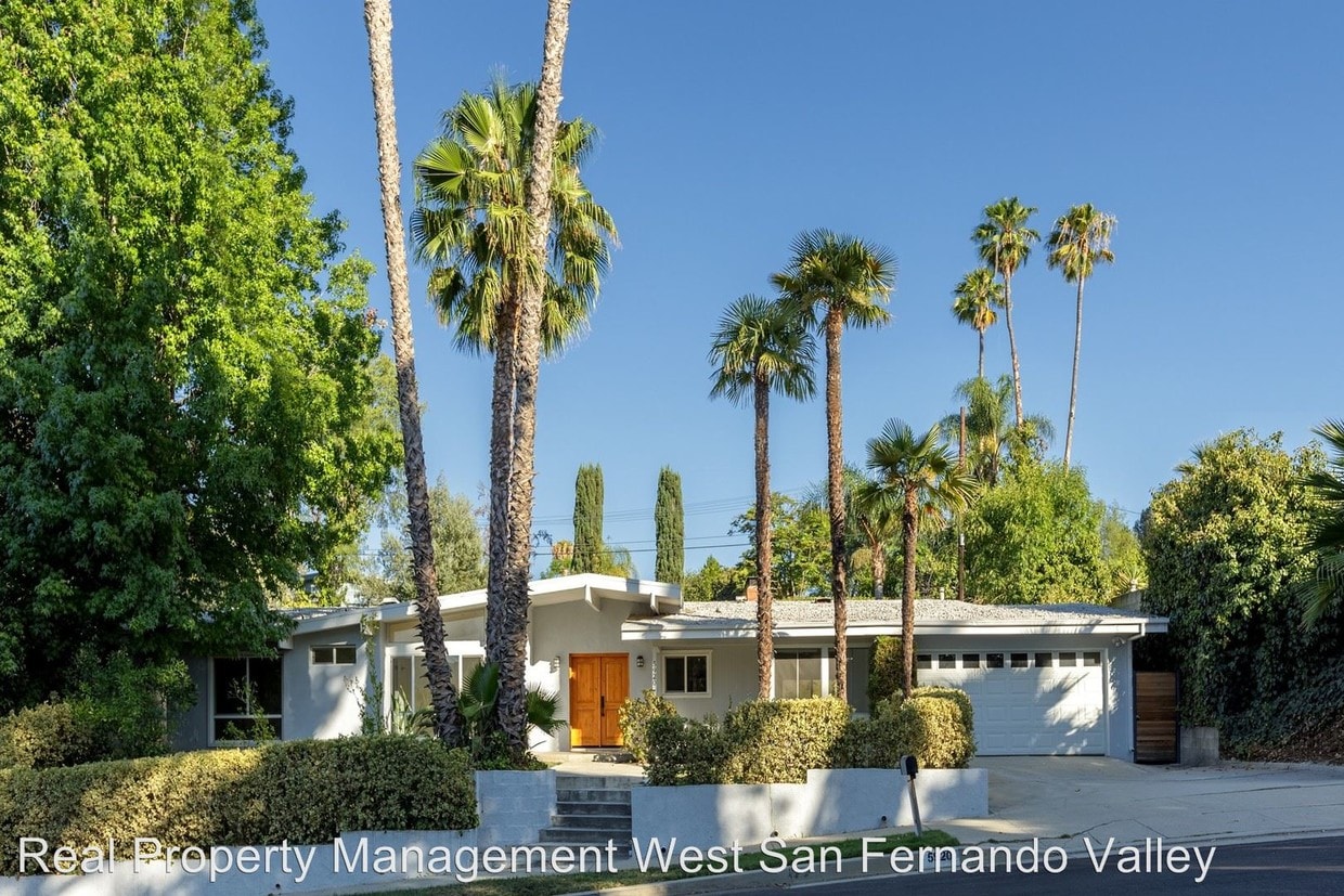 5920 El Escorpion Rd, Los Angeles, CA 91367 - House Rental in Los ...