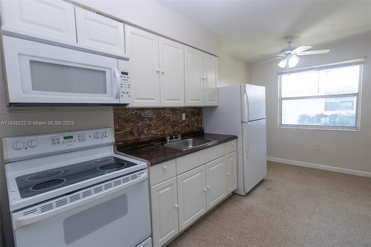 15980 NE 19th Pl Unit 2, North Miami Beach, FL 33162 - Room for Rent in ...