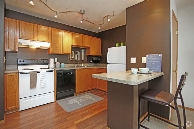 Oak Point Apartments - Apartments in Normal, IL | Apartments.com