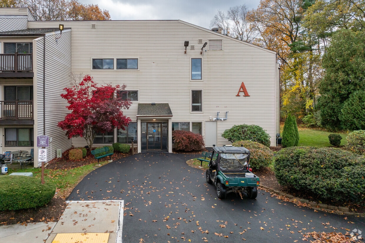 Oak Woods Apartments - 115 N Main St Bellingham, MA 02019 | Apartments.com