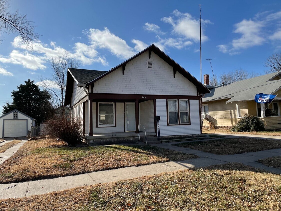 309 E 3rd St, Hoisington, KS 67544 - House Rental in Hoisington, KS ...