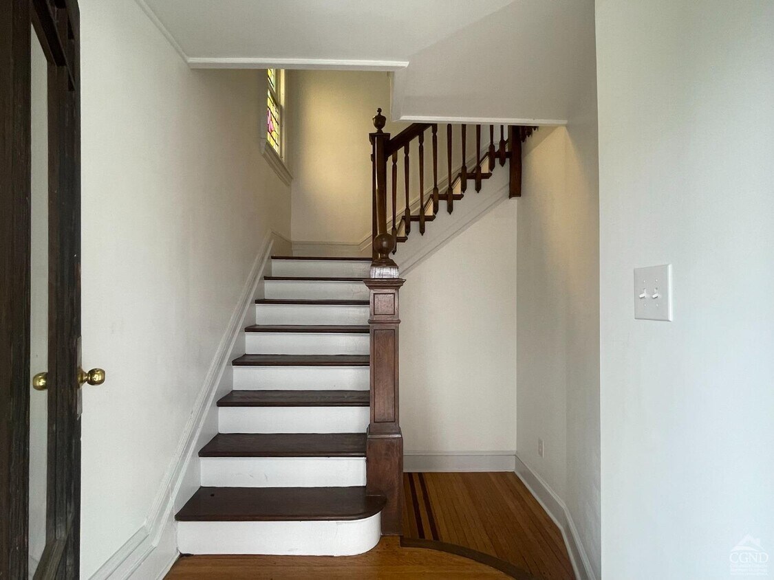 817 Columbia St, Hudson, NY 12534 - Room for Rent in Hudson, NY ...