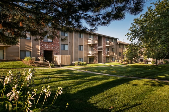 Spring Tree by Broadmoor Apartments - Omaha, NE | Apartments.com
