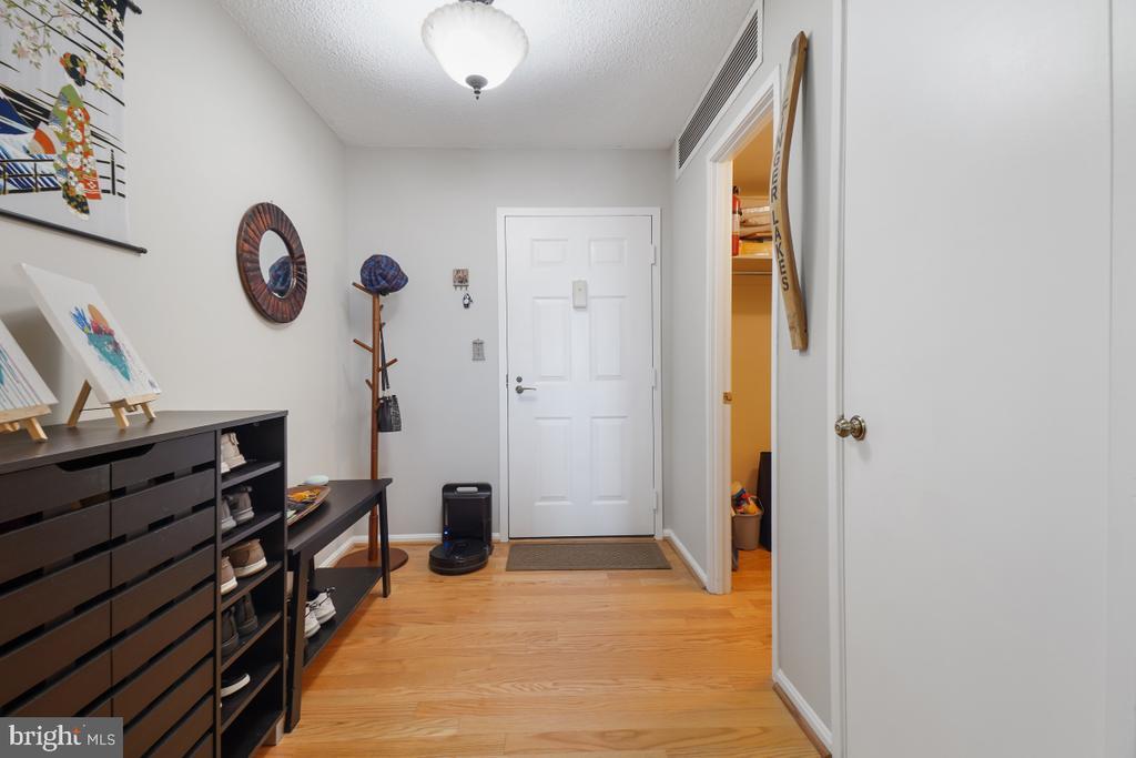 5903 Mt Eagle Dr Unit 1612, Alexandria, VA 22303 - Room for Rent in ...
