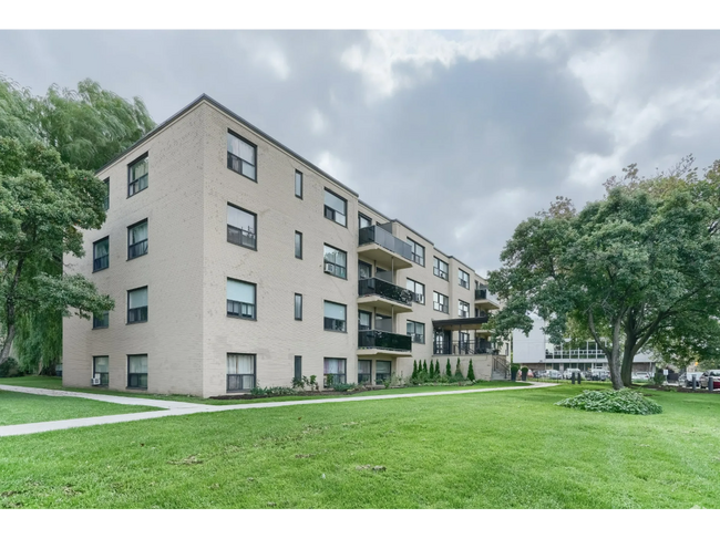 Apartments, Condos and Houses under C$1,500 in Toronto, ON - 572 ...