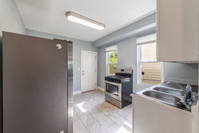 8329 S Buffalo Ave, Chicago, IL 60617 | Apartments.com