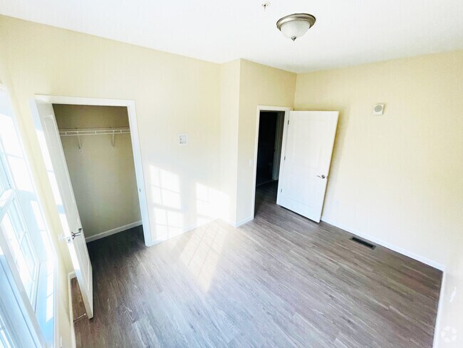 Apartments For Rent in Wood River Junction RI with Hardwood Floors - 62 ...