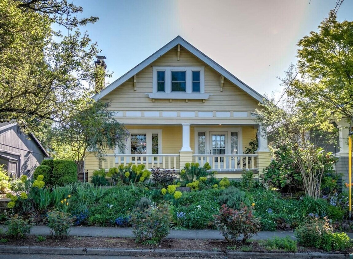 2026 SE 47th Ave, Portland, OR 97215 - Townhome Rentals in Portland OR | Apartments.com