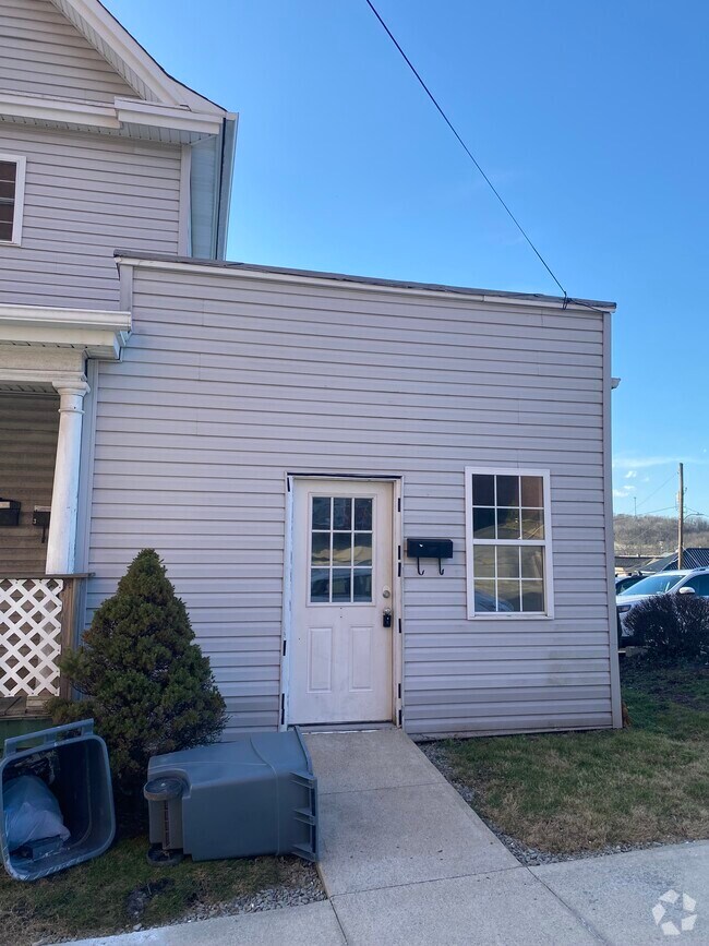 Mammoth PA Studio Student Apartments for Rent