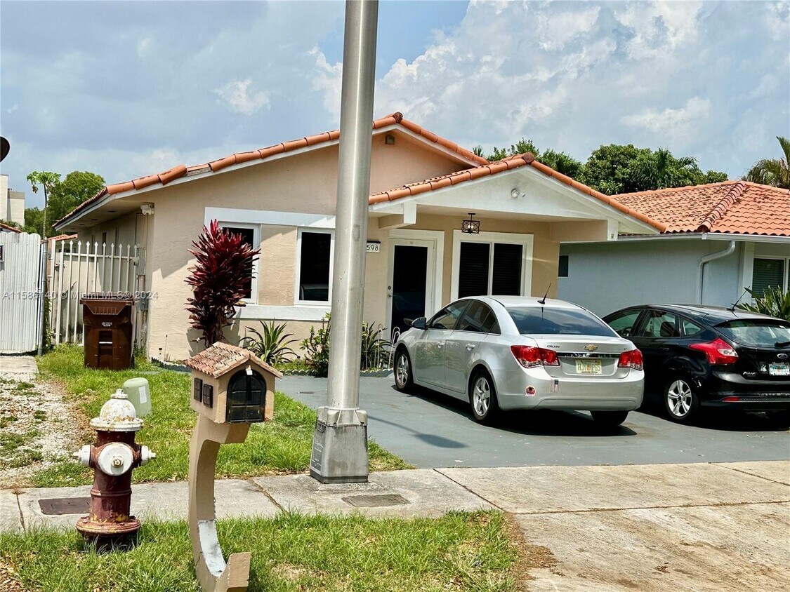 6598 W 22nd Ct, Hialeah, FL 33016 - House Rental in Hialeah, FL ...