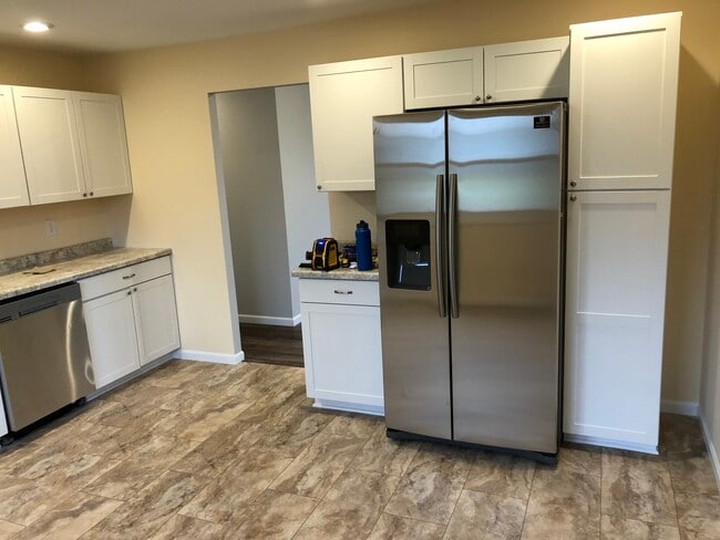 Apartments for Rent with Hardwood Floors in Wheeler IN