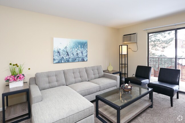 Parkside Estates - Apartments at 248 Robert Ct Glendale Heights, IL ...