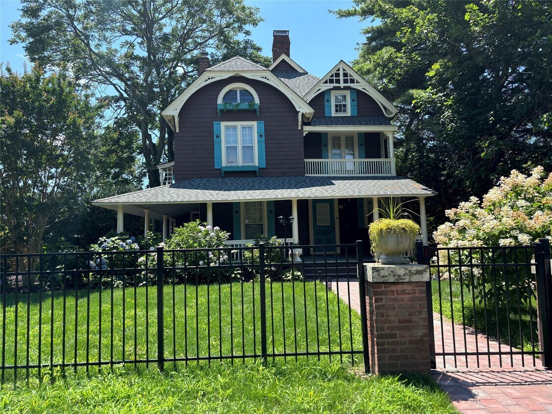 80 Ocean Ave, Islip, NY 11751 - House Rental in Islip, NY | Apartments.com