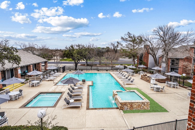 Tanglewood Forest Apartments for Rent with a Walk-In Closet - Austin ...