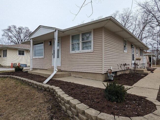 Eola IL Houses for Rent with a Basement - 2 Homes