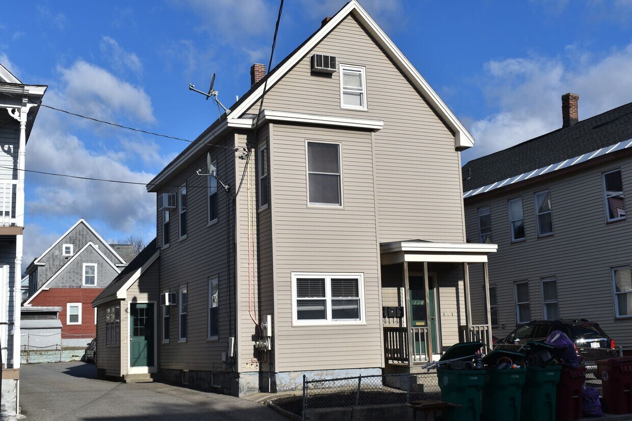 118 Aiken Ave Unit 2nd Floor 2, Lowell, MA 01850 - Room for Rent in ...