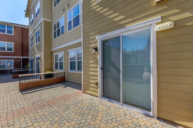 Oak Walk Apartments - Emeryville, CA | Apartments.com