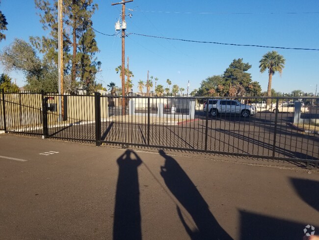 Westward Ho Manor Apartments for Rent with Extra Storage - Phoenix, AZ ...