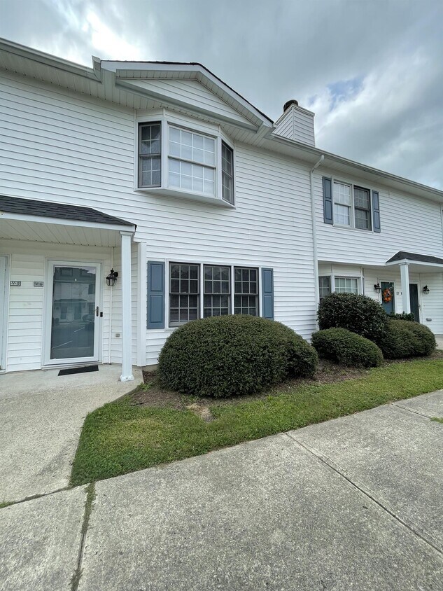 3813-38V6 Sterling Pointe Dr, Greenville, NC 28590 - Townhome Rentals ...