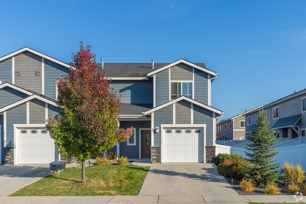 Apartments For Rent With Garages