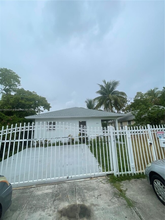 Edison Court Apartments for Rent with a Yard - Miami, FL - Updated ...