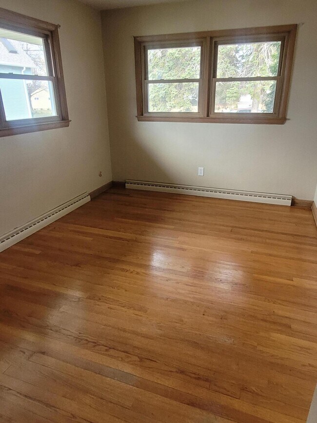 5425 W Cold Spring Rd, Greenfield, WI 53220 - House Rental in ...