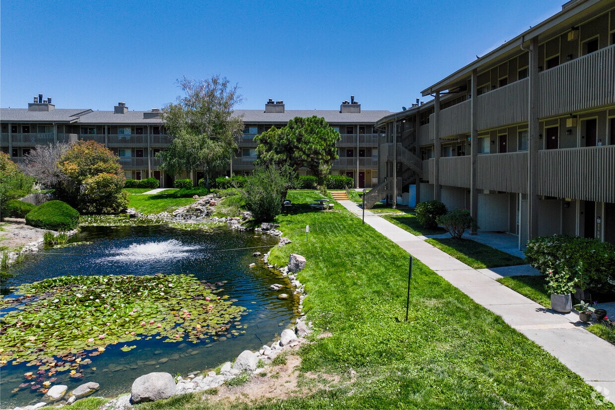 The Lakes Apartments Albuquerque