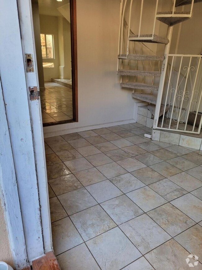 Orange Heights Houses for Rent with High Ceilings - Pasadena, CA - 2 Homes