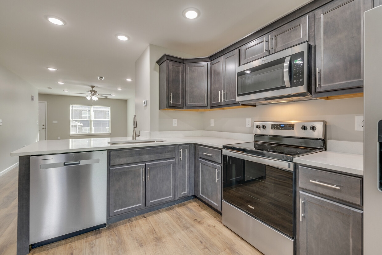 Bristol View Townhomes - 1088-1156 Bristol View Dr Bristol, VA 24201 ...