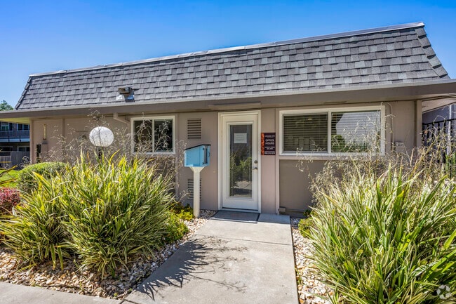 Creekside Oaks - Apartments in Carmichael, CA | Apartments.com