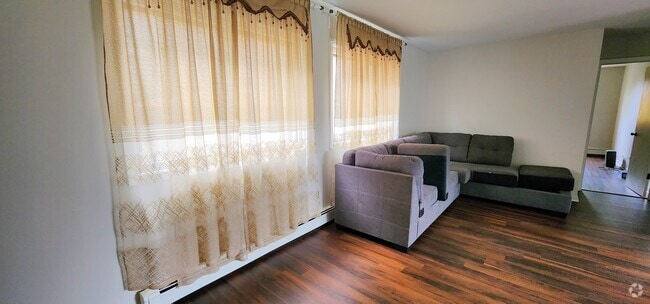 Golden Ghetto Apartments for Rent with a Yard - Chicago, IL - 2 Rentals ...