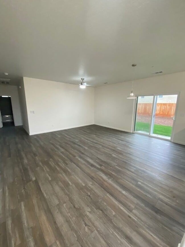 3928-3928 S Burke St Unit 3928 S. Burke, Visalia, CA 93277 - Room for ...