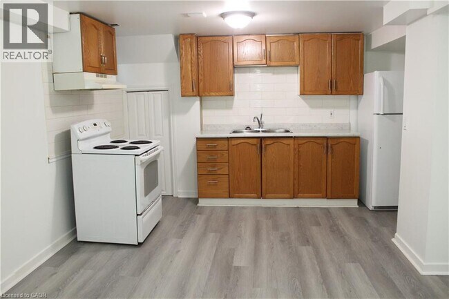 696 9th Ave, Hamilton, ON L8T 1Z9 - Maison à Louer à Hamilton, ON ...