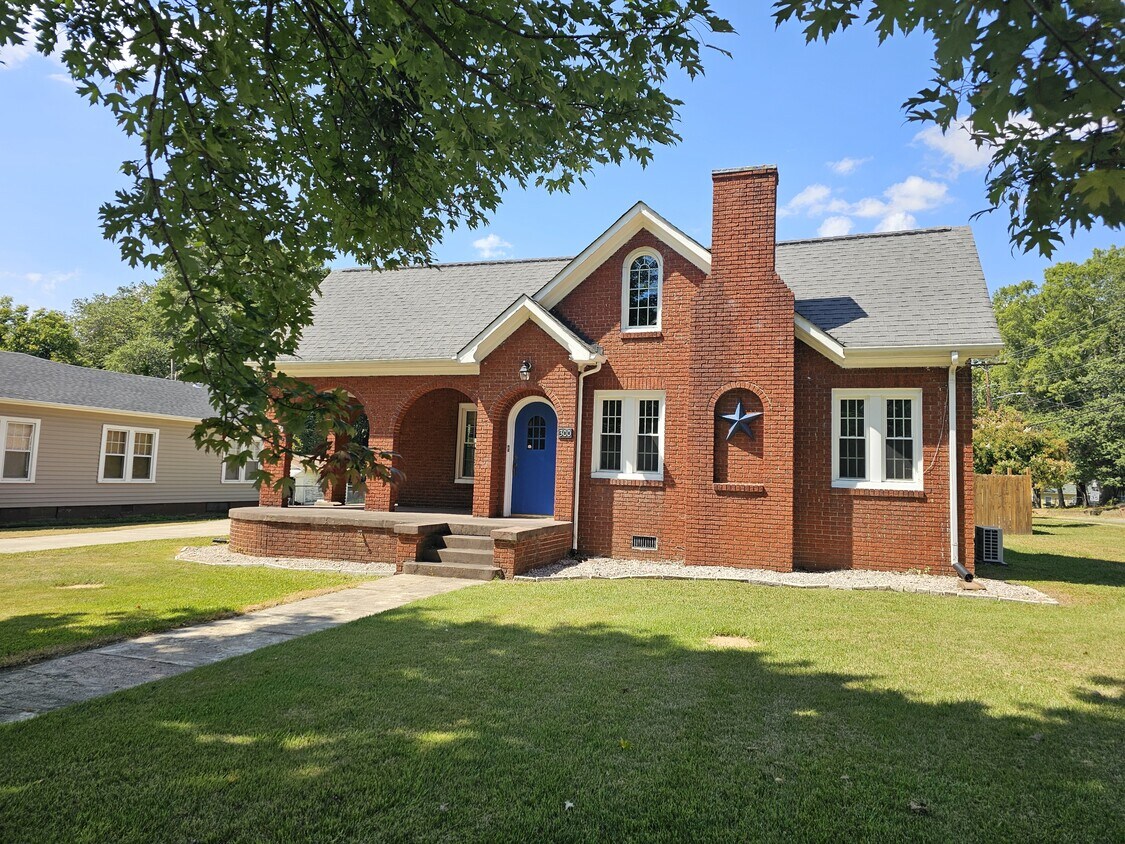 300 S Thompson St, Shelby, NC 28150 - House Rental in Shelby, NC ...