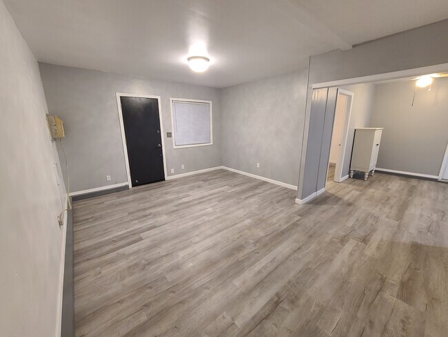 11814 SE Ash St, Portland, OR 97216 - House Rental in Portland, OR ...