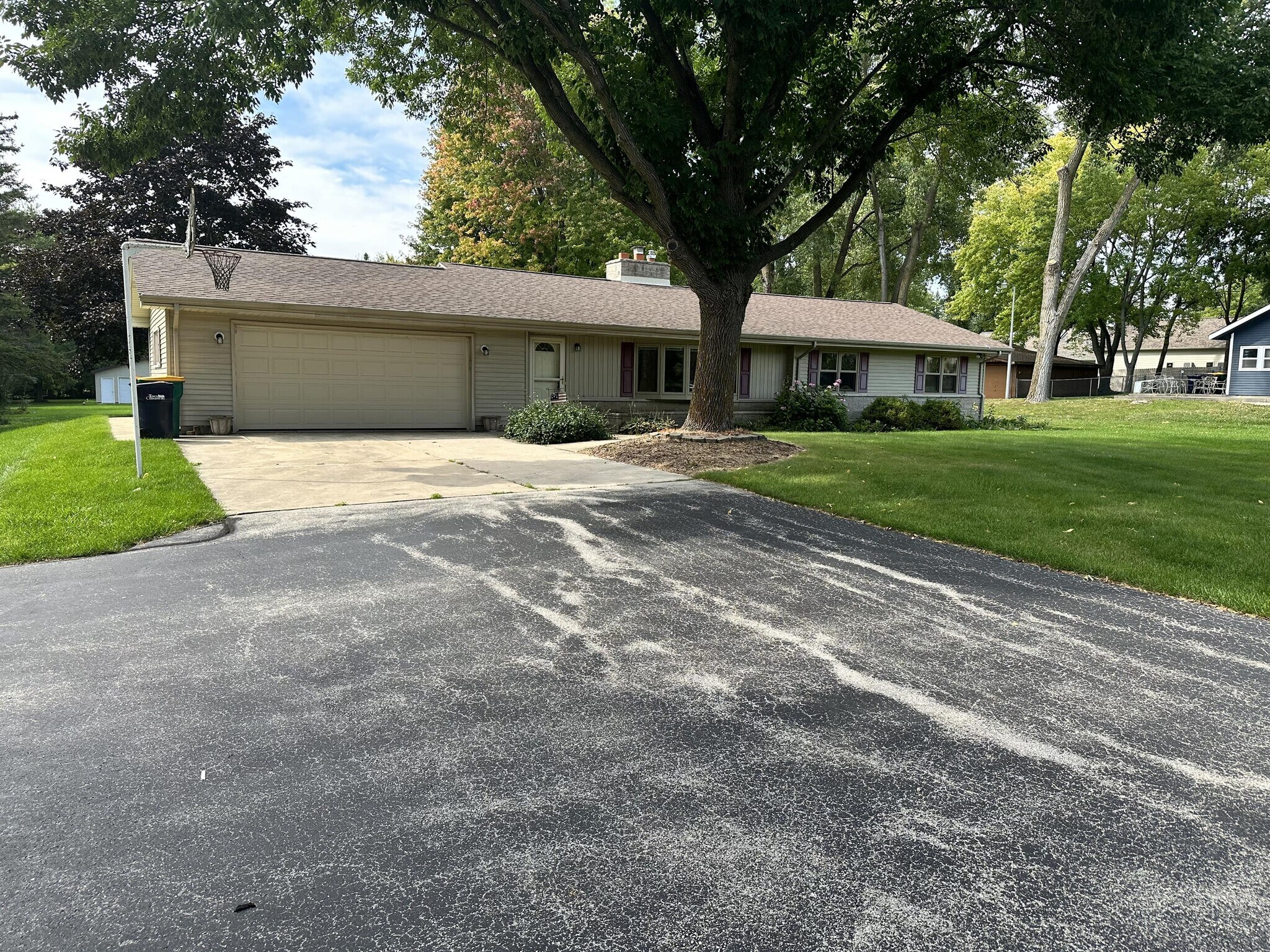 2071 Maple Rd, Grafton, WI 53024 - House Rental in Grafton, WI ...